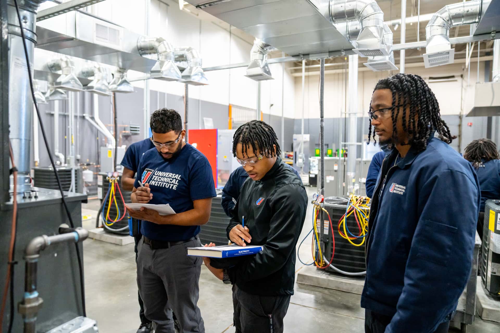 What is HVAC vs. HVACR? Key Differences Explained | UTI