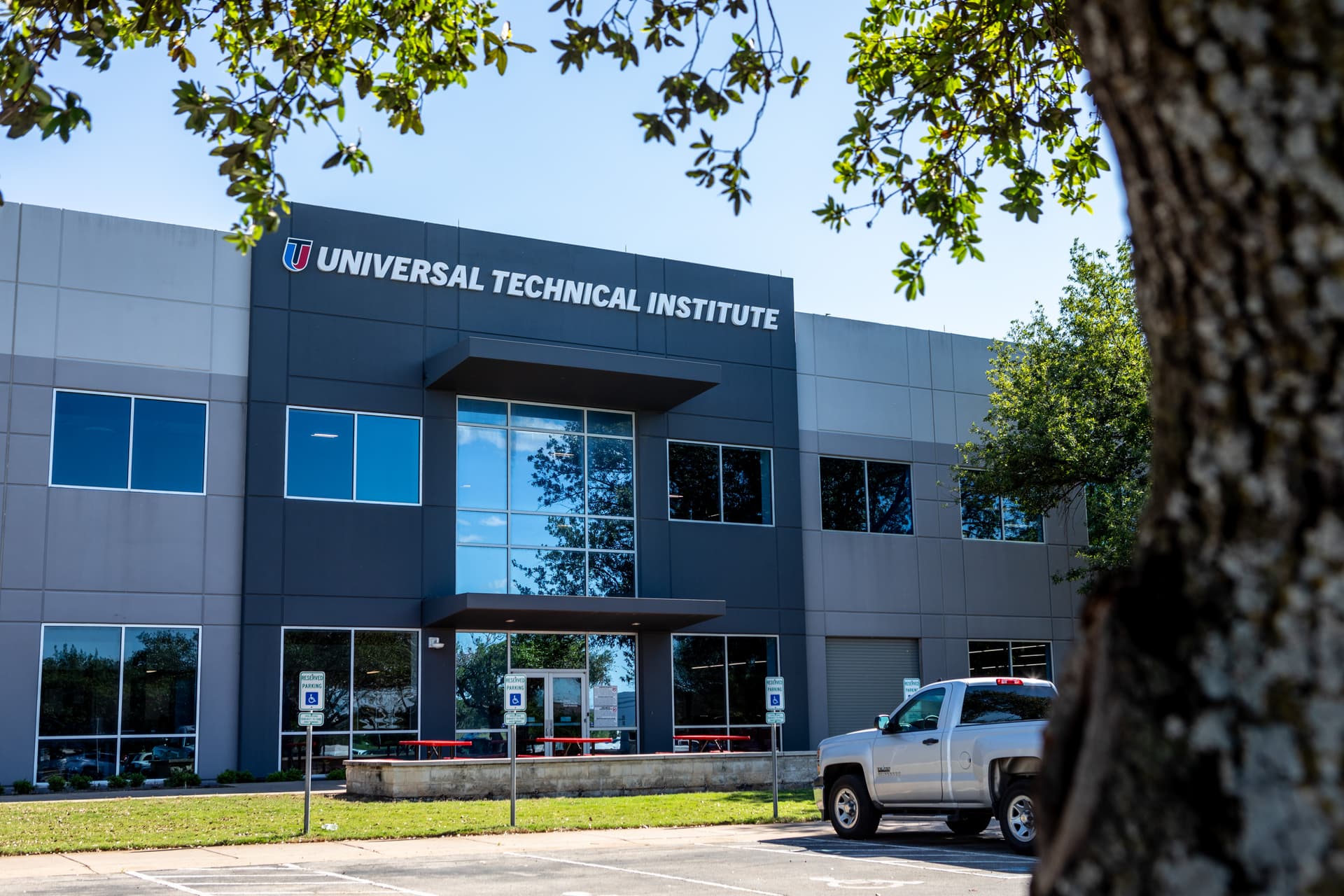 TRADE & VOCATIONAL SCHOOL IN AUSTIN, TX | UTI